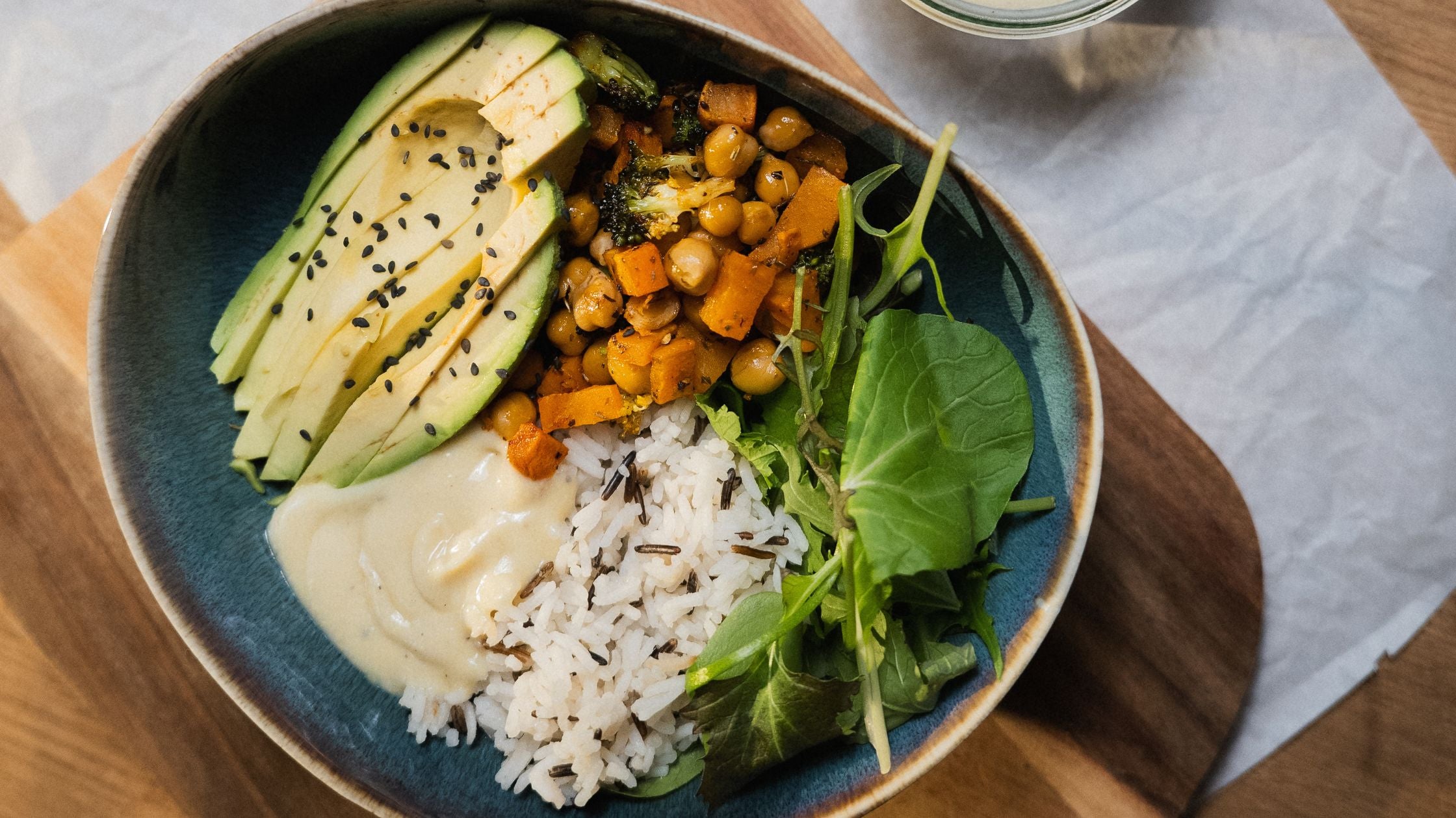 Vegane Protein Bowl - bunt, lecker & abwechslungsreich – Nature Basics Vegane Protein Bowl - bunt, lecker & abwechslungsreich – Nature Basics